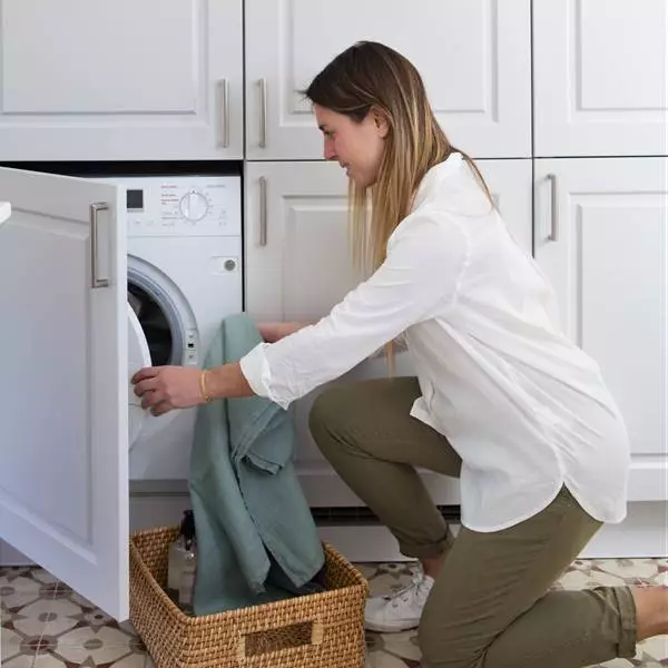 Why you should put aluminum foil balls in the washing machine