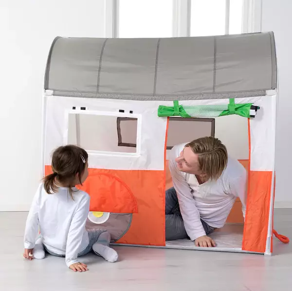 Tenda karavan IKEA untuk anak-anak