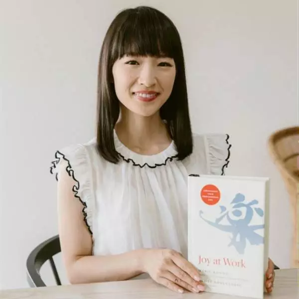 مارى كوندو ۋە ئۇنىڭ KonMari ئۇسۇلىدىن ئىلھام ئالغان ئەڭ ياخشى تىك توك