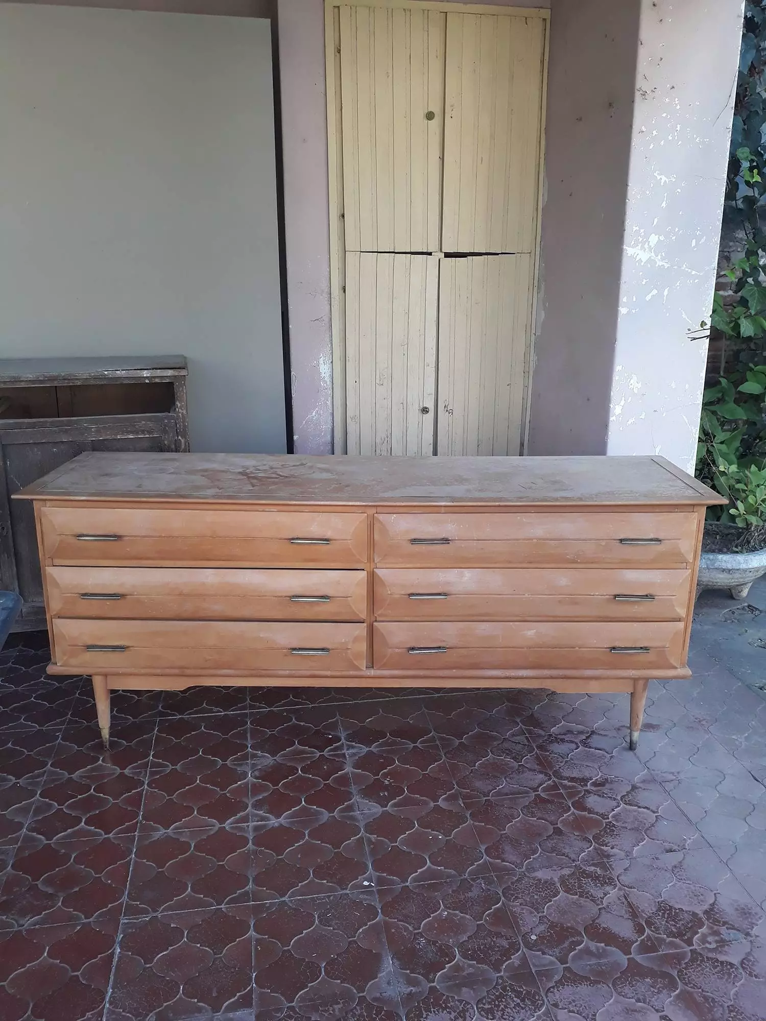 Middel-eeuse styl hout sideboard