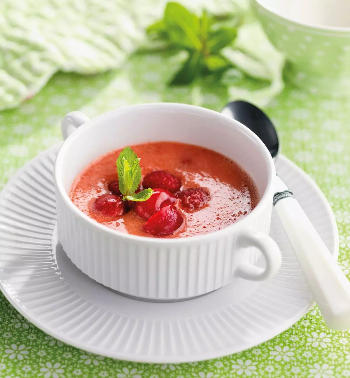 Gazpacho-of-cherries-00301462. Cherry Gazpacho