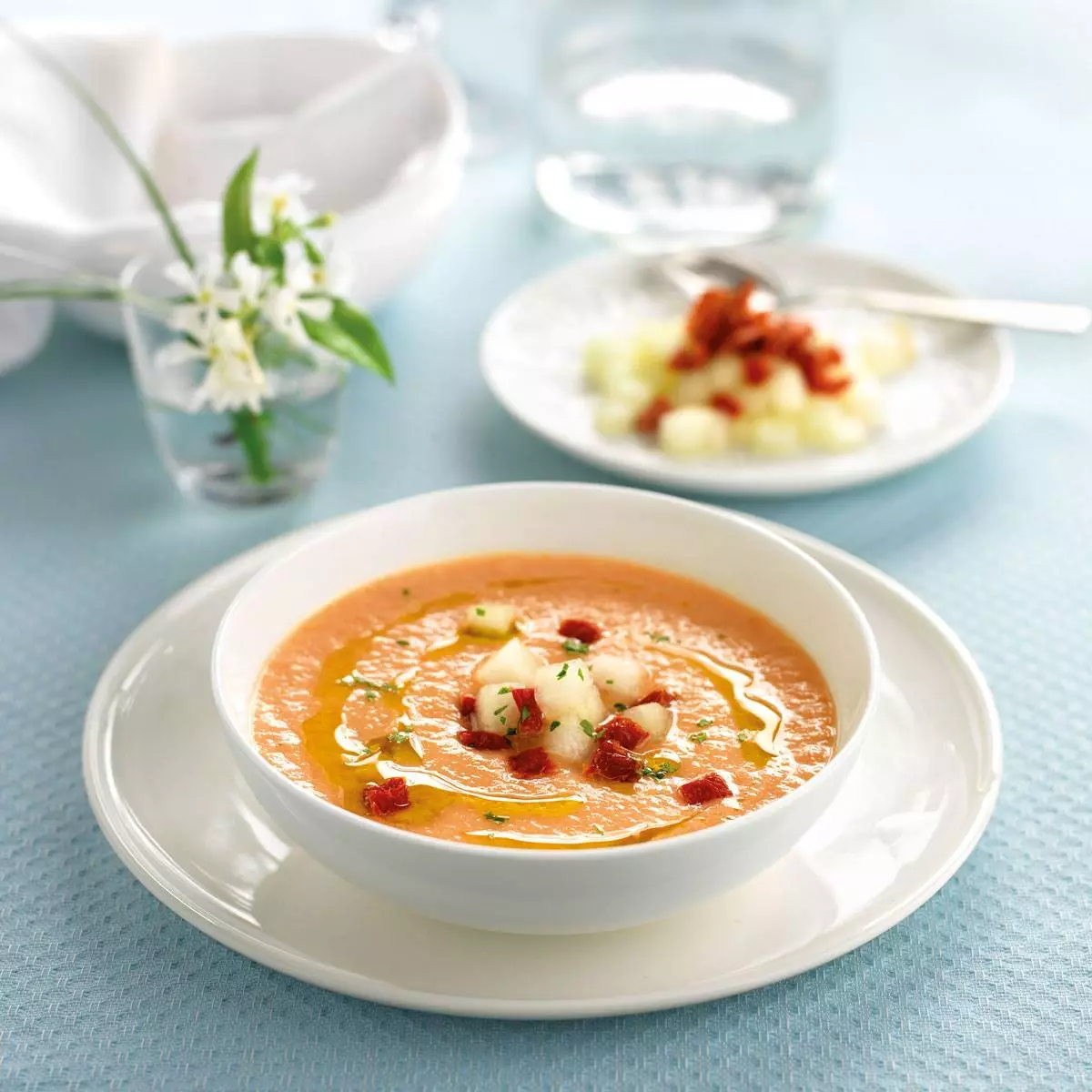 Gazpacho-melon-00322290. Cantaloupe Gazpacho