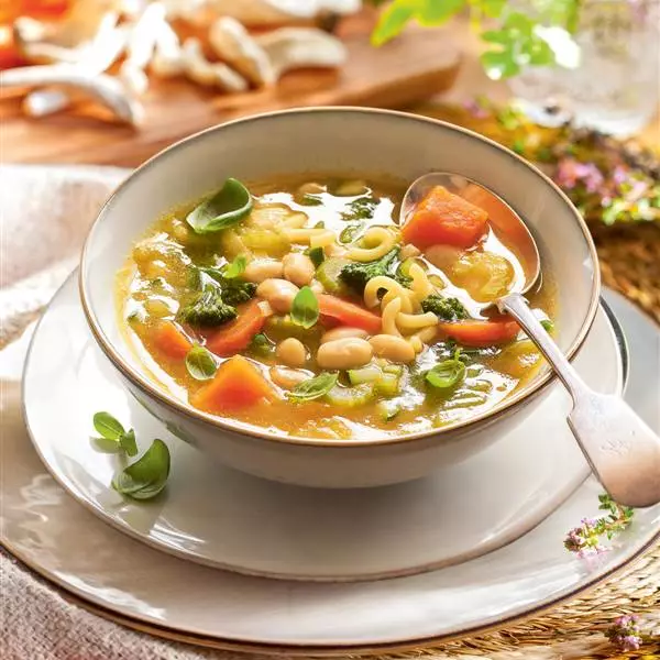 minestrone-soup-00493082