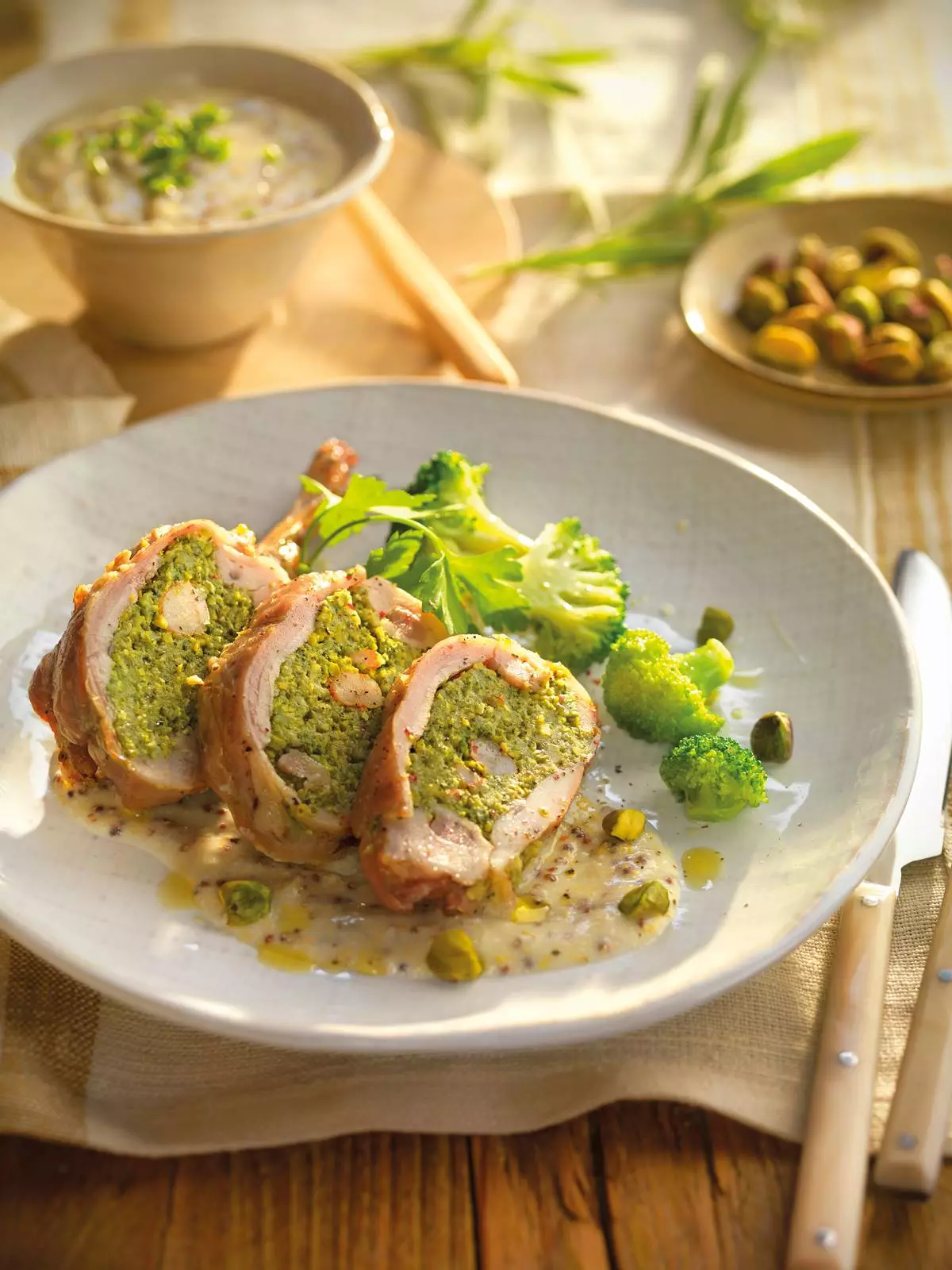 rabbit-with-broccoli-00535349