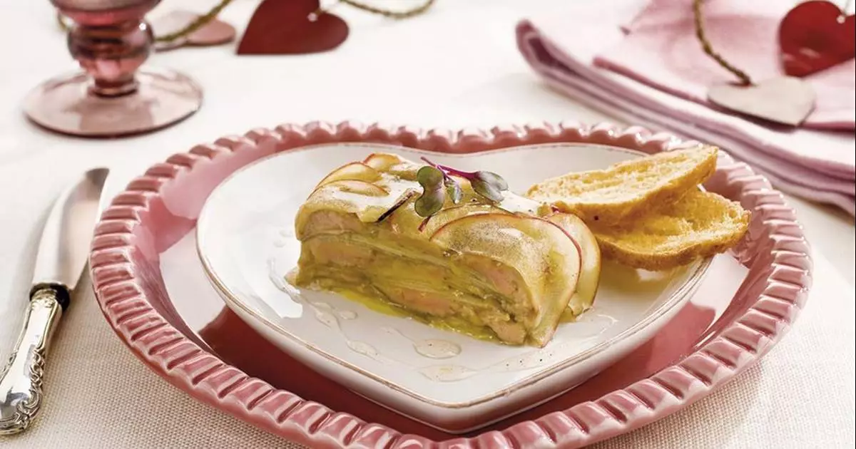 Terrine ti foie ati apples ni omi ṣuga oyinbo