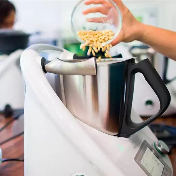 Monsieur Cuisine versus Thermomix: inihahambing namin ang dalawang robot sa kusina