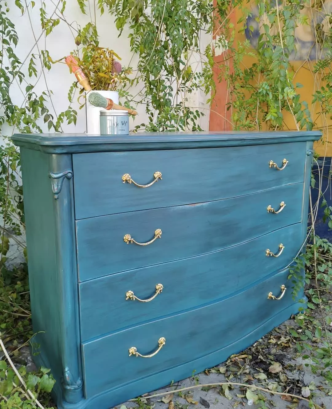 Commode à Tiroirs Antique Peinte à la Craie Bleue avec Poignées Dorées