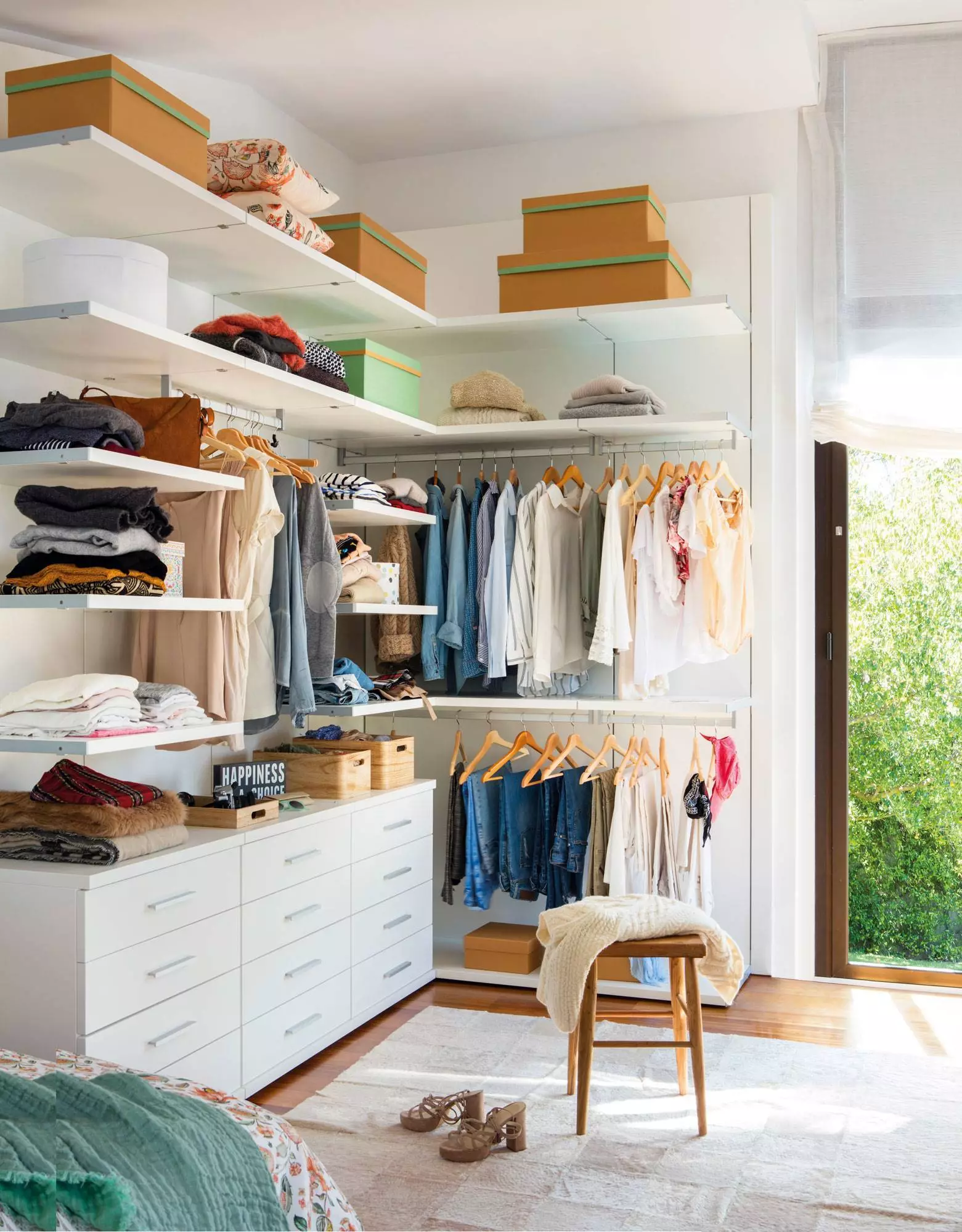 open-closet-well-organized-with-clothes-on-hangers-and-drawers 472248 fd06fd18 1561x2000