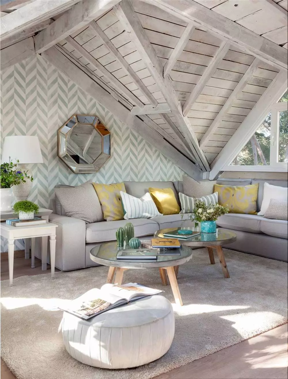 attic-may-living-room-na-may-wallpaper-at-white-beams-00477825-o b9b2c86a 1200x1577