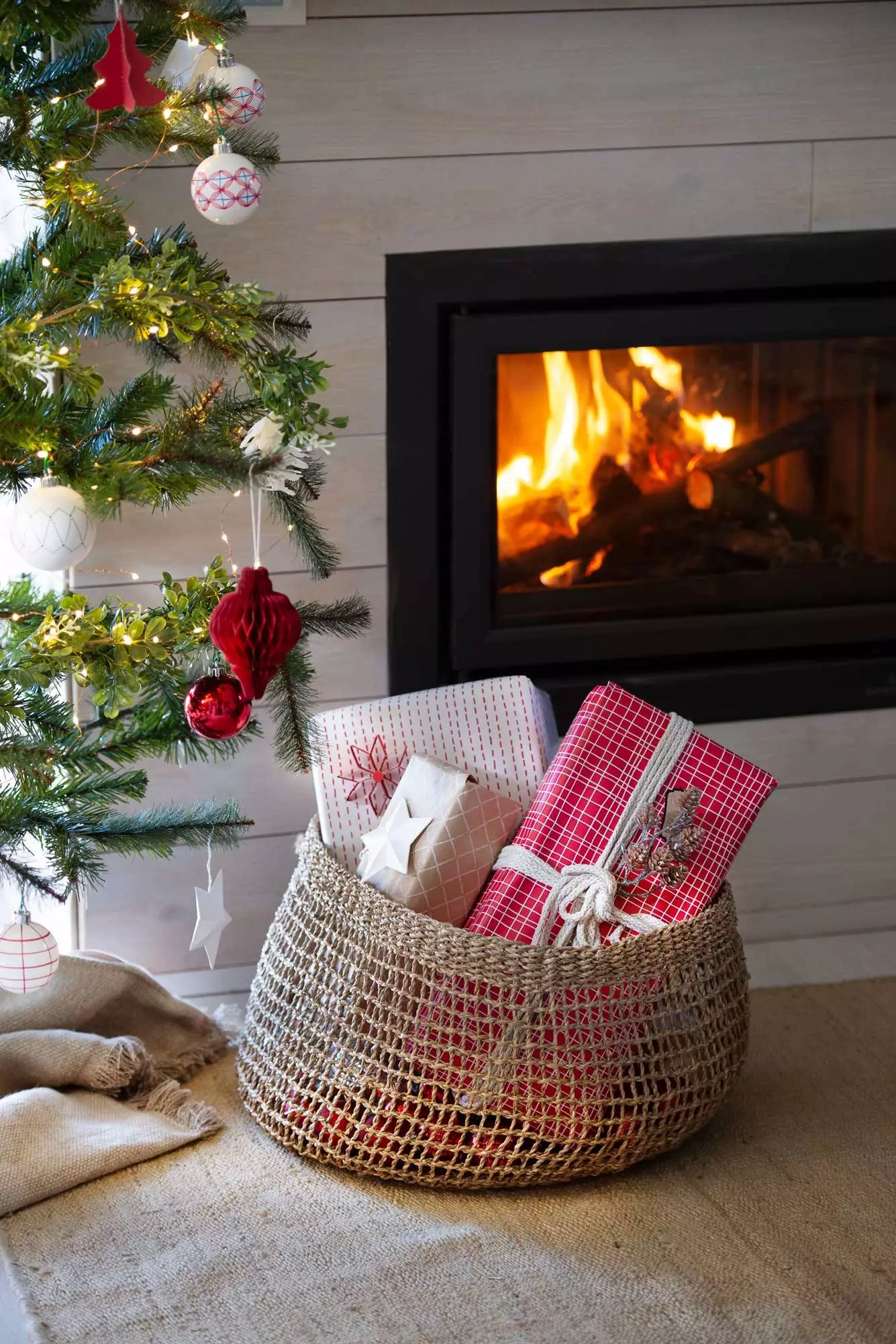 tree-christmas-fireplace-basket-regalo 00515469 O