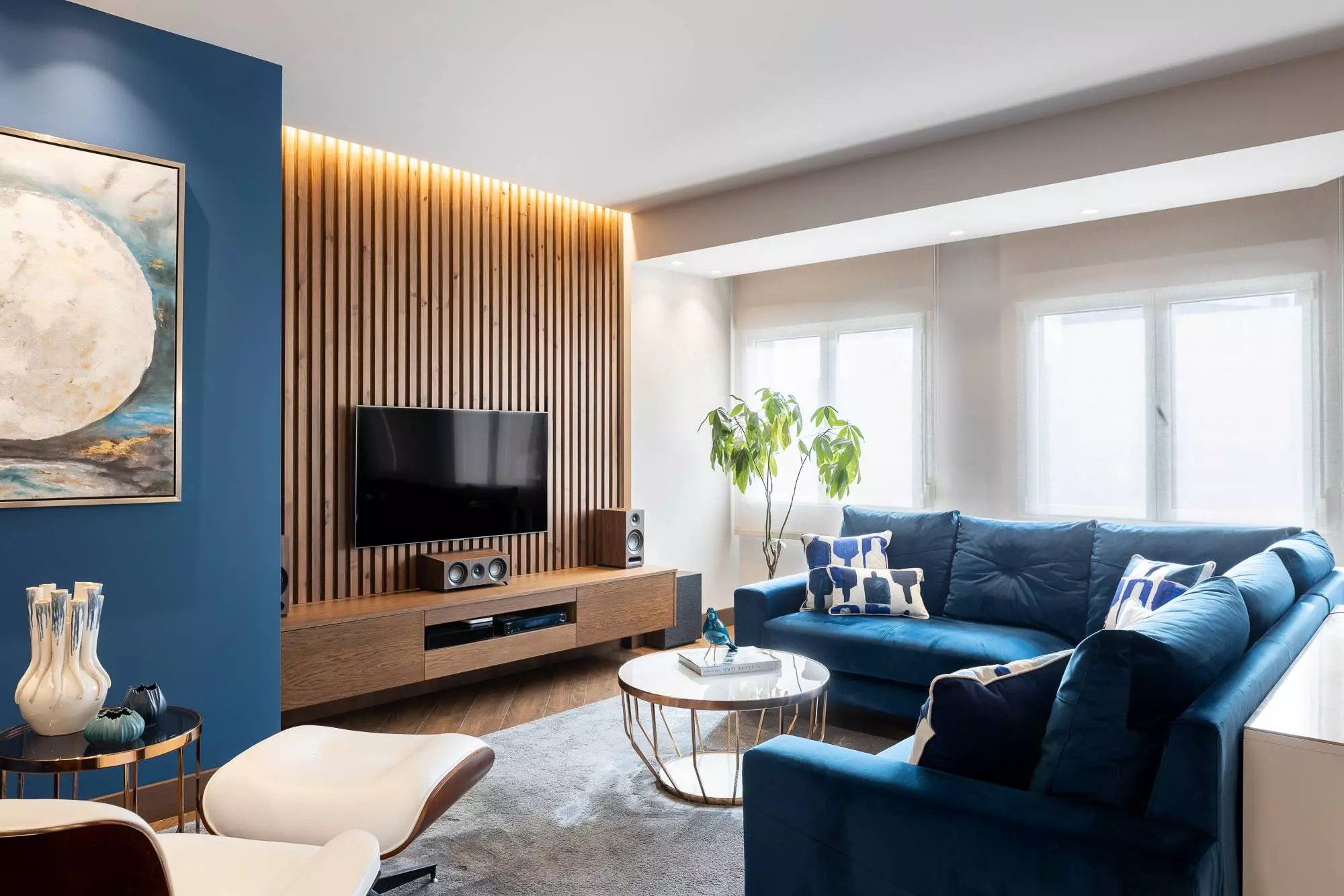 After the living room of the blue apartment by Soldecor de Avilés