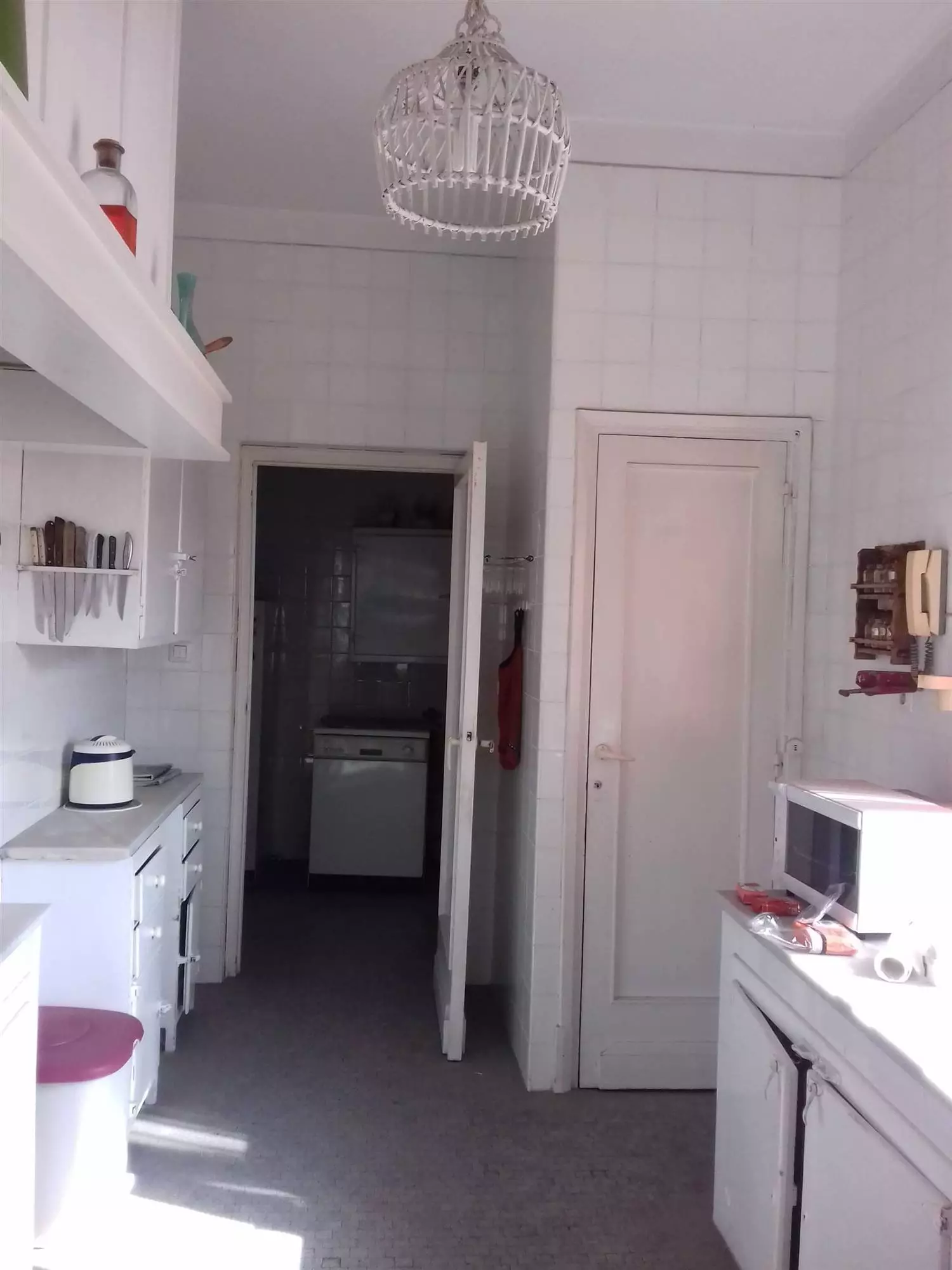 Sateuacan dapur tina apartemen Soldecor biru di Avilés