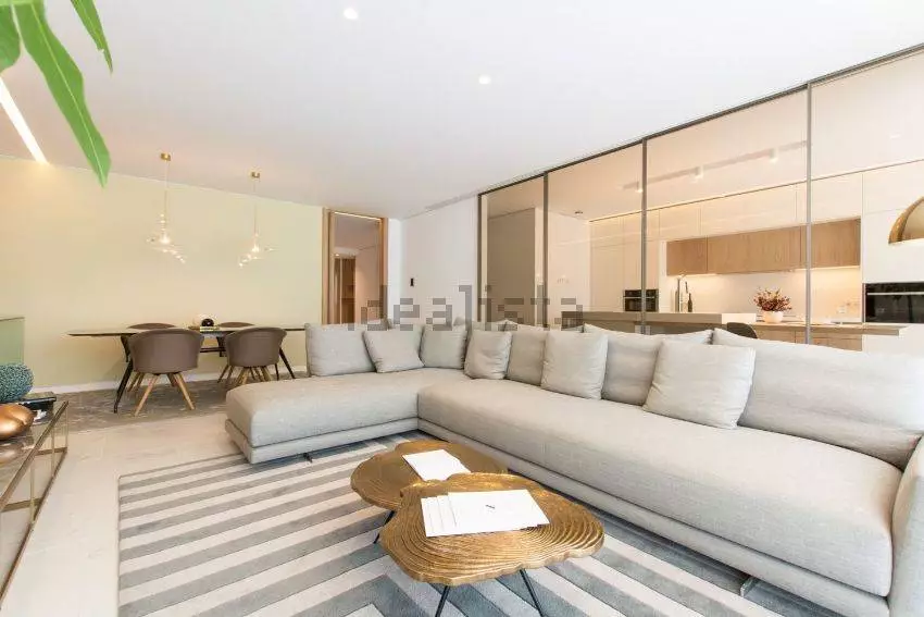 flat-by-iker-casillas-in-pozuelo-pohovka