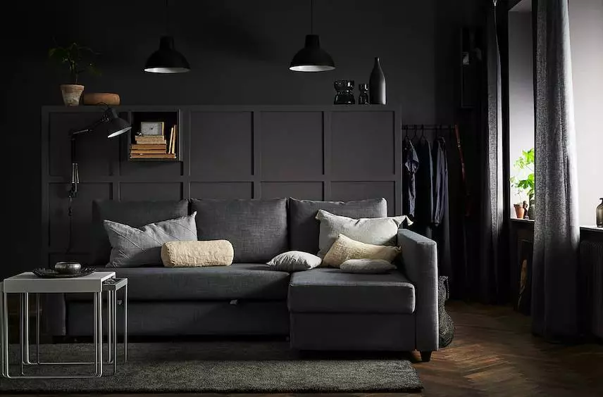 Hvordan dekorere et IKEA-rom for 1000 euro. Friheten sovesofa med oppbevaring.