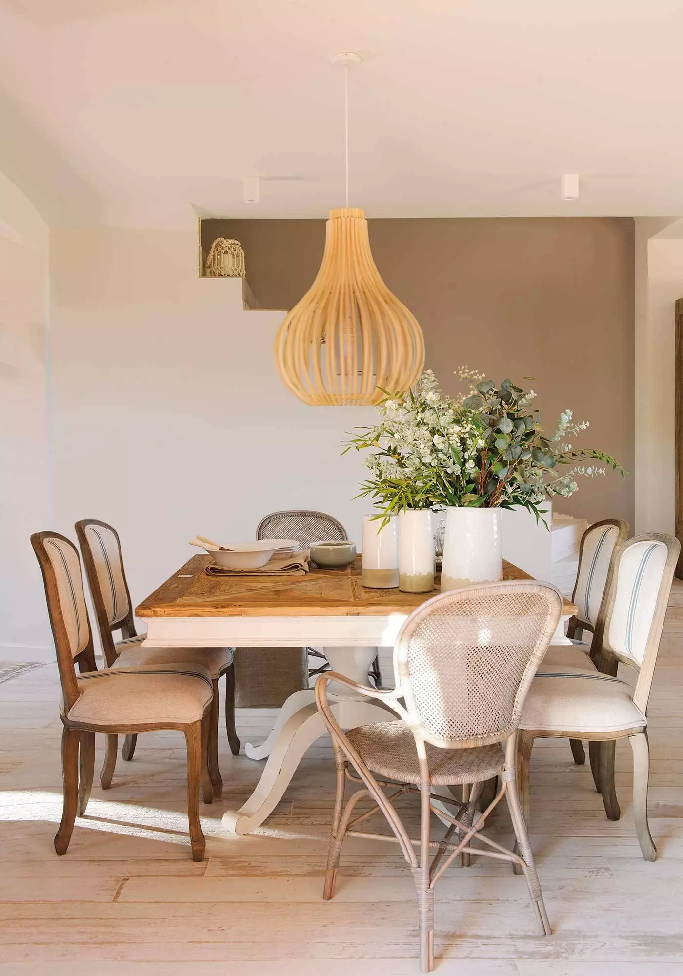 Salle à manger avec table française carrée