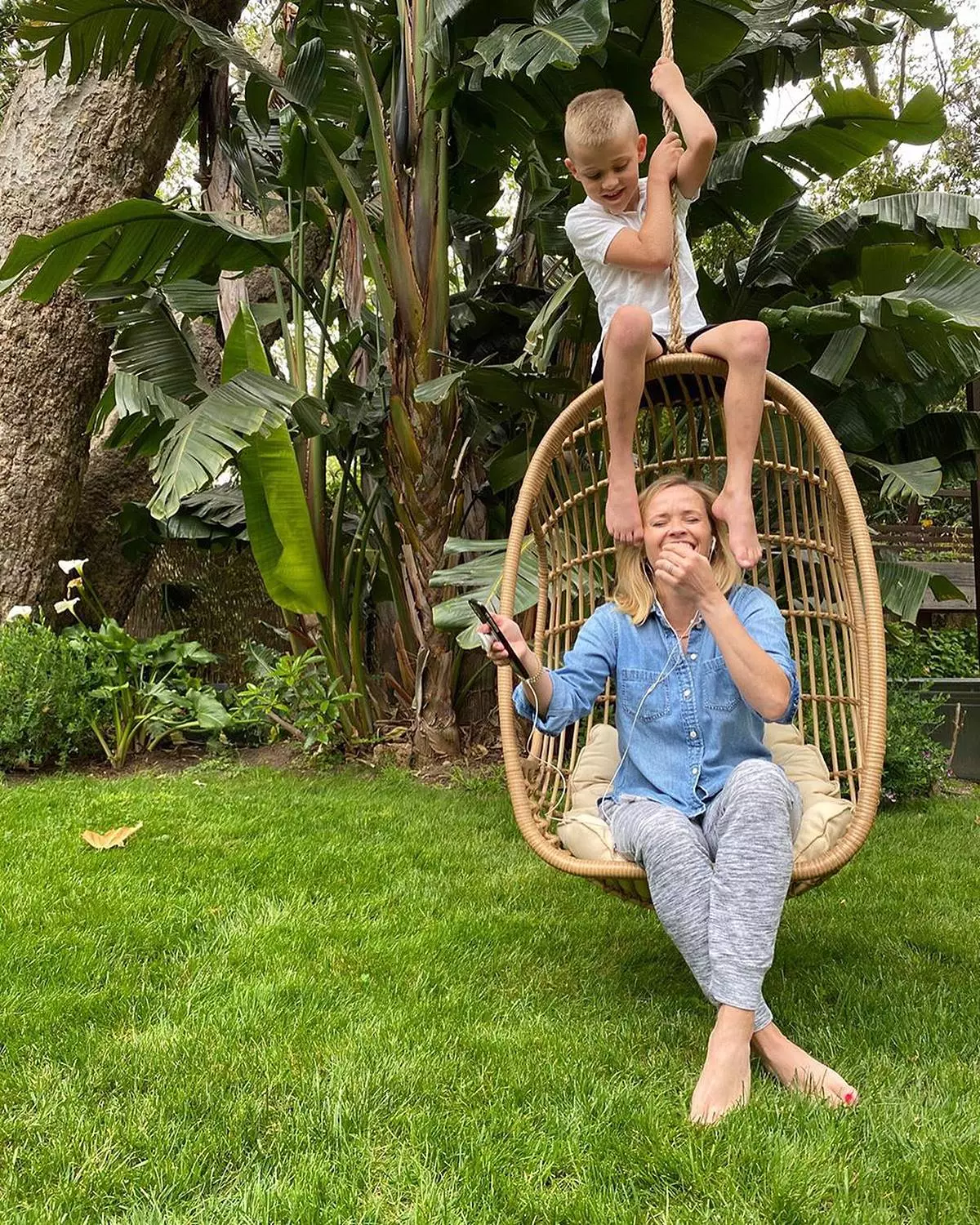 Reese Witherspooni rotangist kiik, Instagrami kaudu