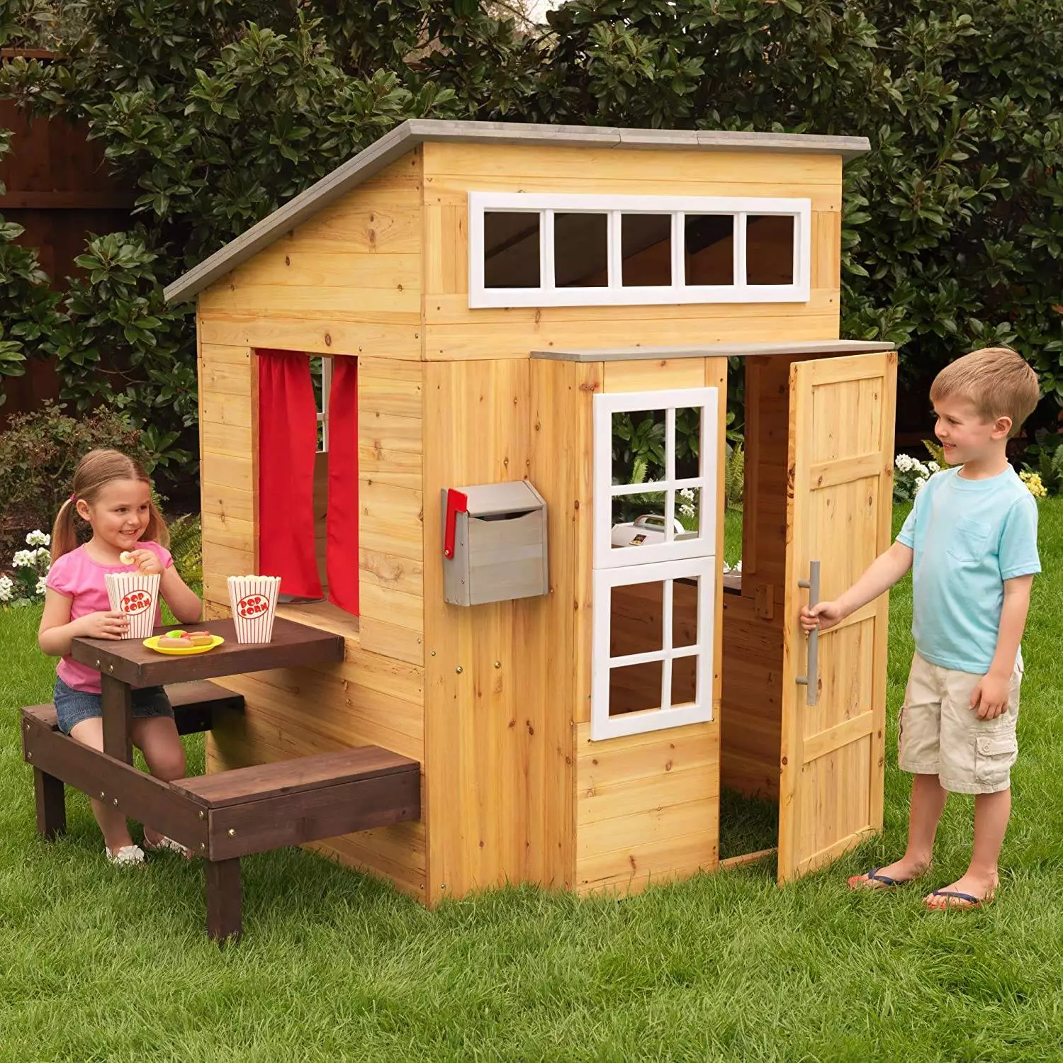 Amazon Children's Wooden Garden Playhouse nga adunay Outdoor Dining