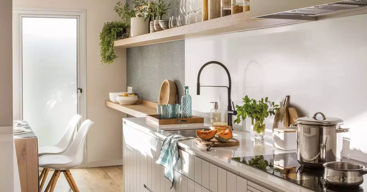 Idee per sfruttare lo spazio in cucine piccole e strette. Con i loro prezzi!