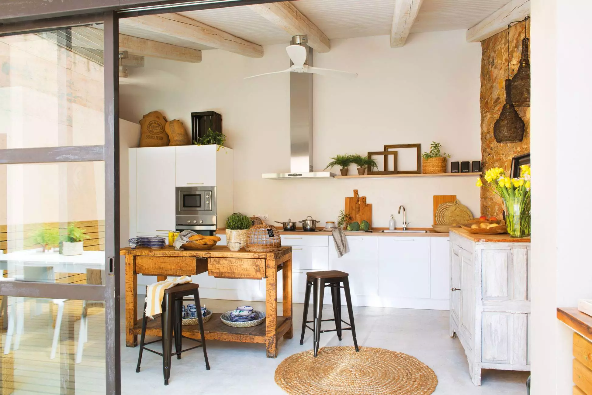 modern-rustic-kitchen-with-fan-and-old-like-island438519