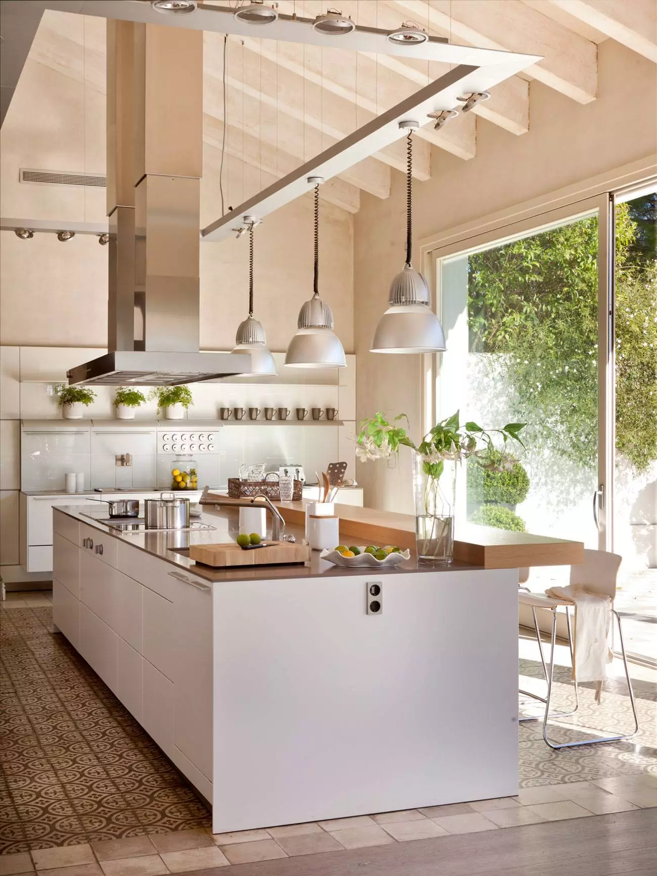 industrial-style-kitchen-in-rustic-masia 404558 O