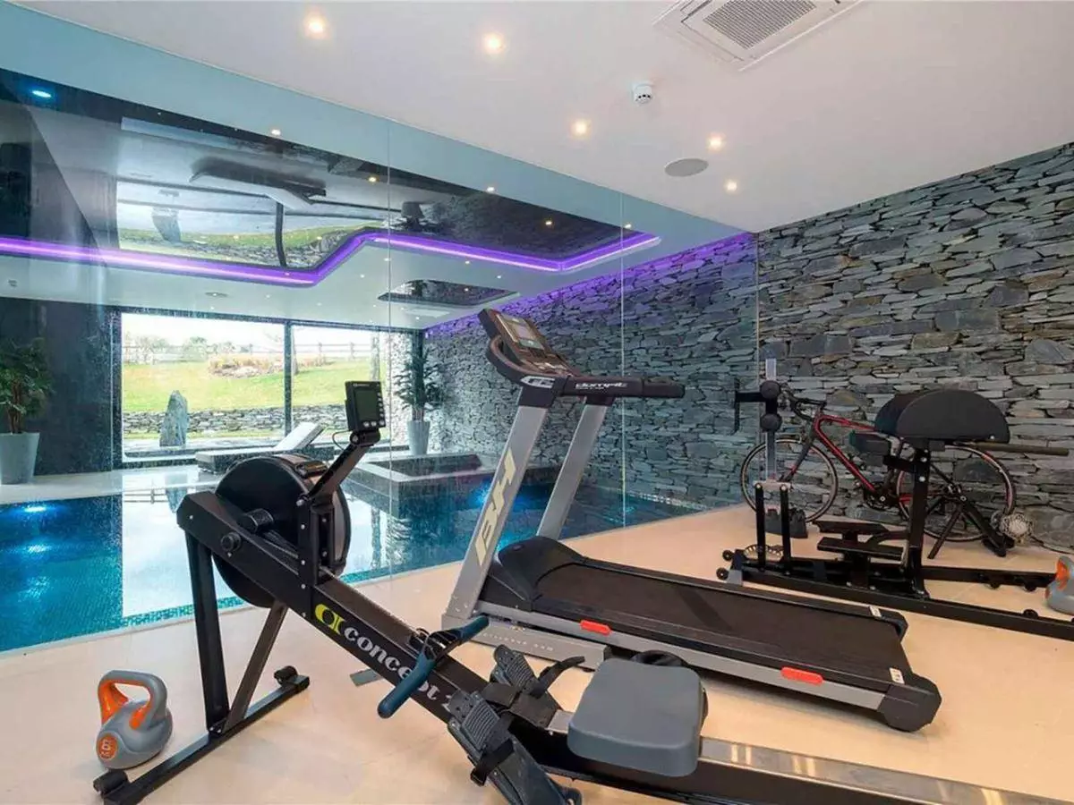 Cristiano Ronaldo u Georgina Rodríguez home gym f'Manchester