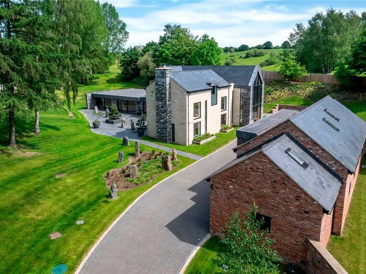 Exterior da casa de Cristiano Ronaldo e Georgina Rodríguez en Manchester