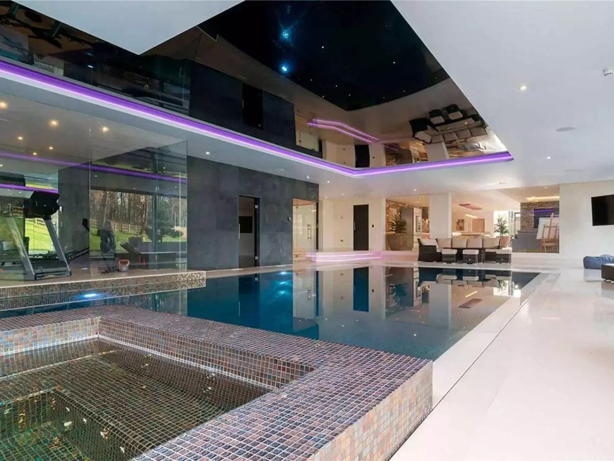 Zona de spa da casa de Cristiano Ronaldo e Georgina Rodríguez en Manchester